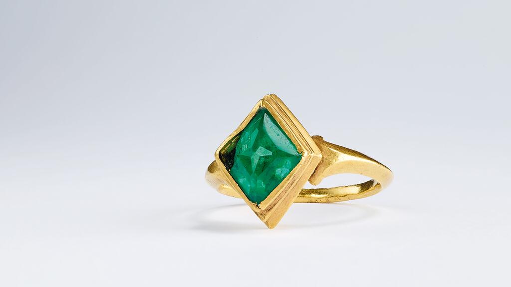 Muzo’s Collection of Shipwrecked Emeralds Makes US Debut | National Jeweler